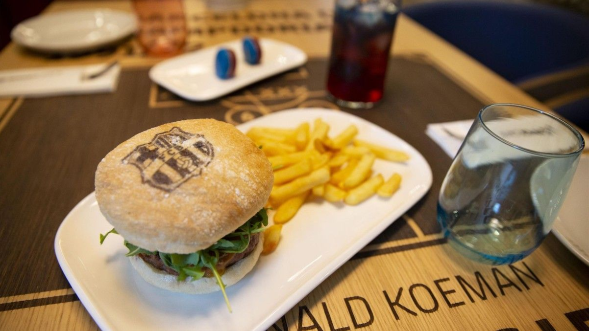 Novedades en el Barça Cafe: nuevos platos y nueva carta digital | Serunion